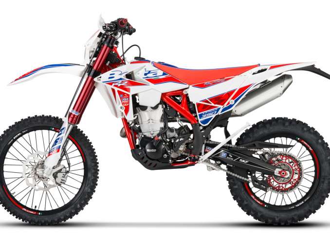 2018 Beta 300RR Race Edition 2-Stroke Review | Total Motorcycle