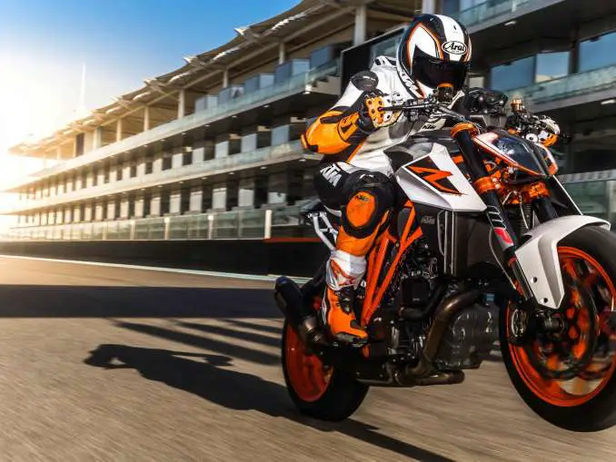 2018 KTM 690 Duke Review | Total Motorcycle