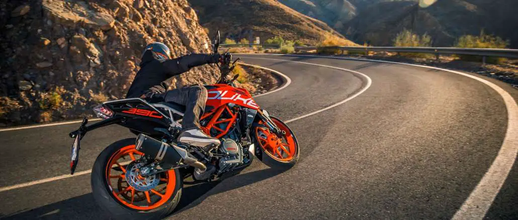 2018 KTM 390 Duke Review • Total Motorcycle