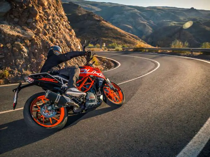 2018 KTM 690 Duke Review | Total Motorcycle