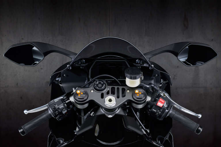 2020 Yamaha YZF-R1 Guide | Total Motorcycle