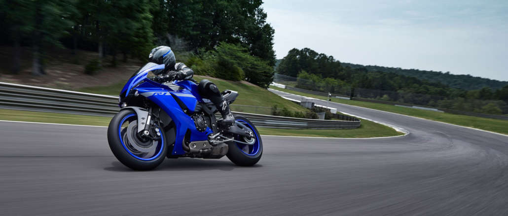 2021 Yamaha YZF-R1 Guide • Total Motorcycle