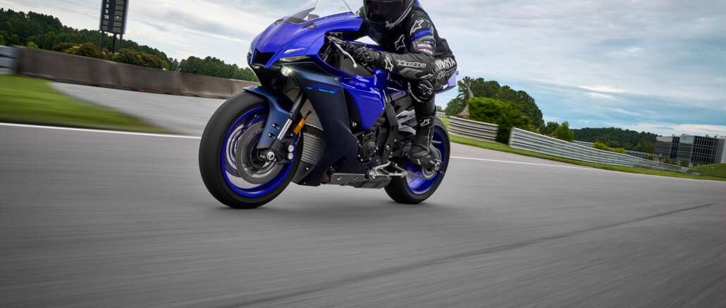 2022 Yamaha YZF-R1 Guide • Total Motorcycle