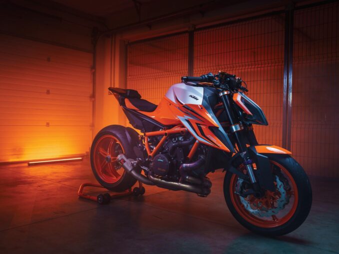 2023 KTM 890 Duke R Guide | Total Motorcycle