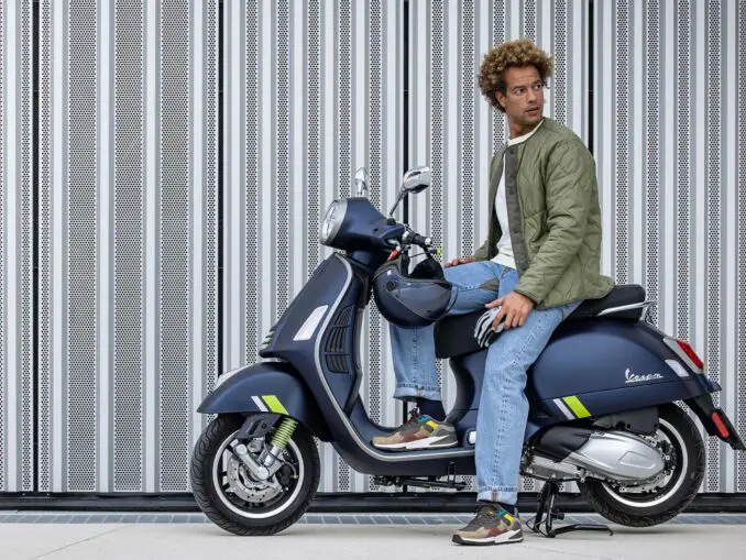 2023 Vespa GTS 300 Guide | Total Motorcycle