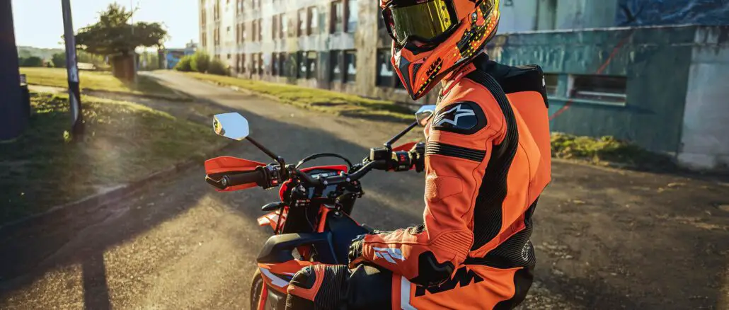 2024 KTM 690 SMC R Guide • Total Motorcycle