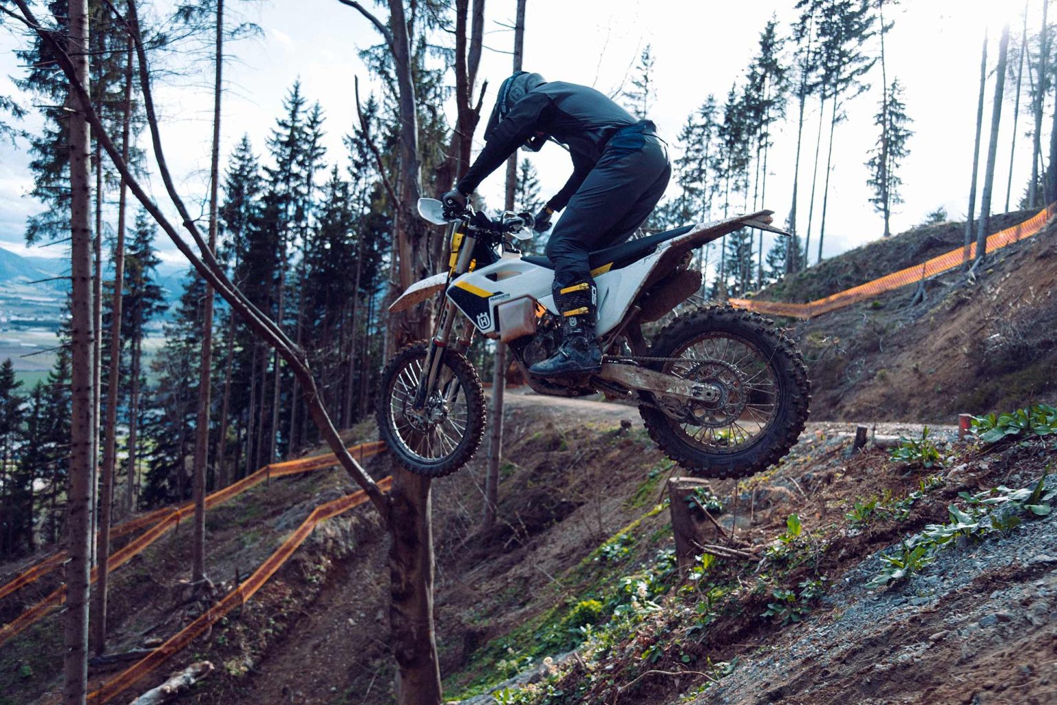 2025 Husqvarna TE125 Review | Total Motorcycle