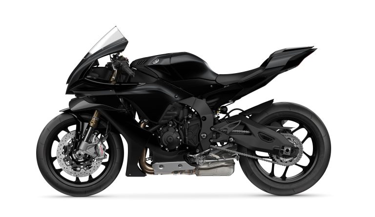 2025 Yamaha YZF-R1 Race Review | Total Motorcycle