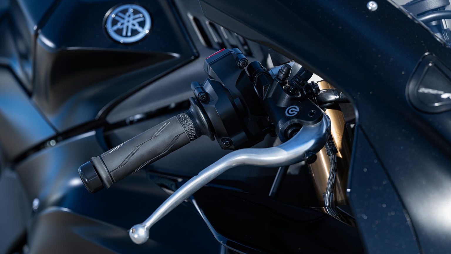 2025 Yamaha YZF-R1 Race Review | Total Motorcycle