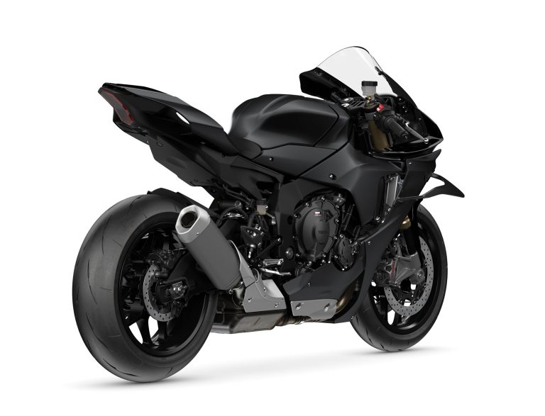 2025 Yamaha YZF-R1 Race Review | Total Motorcycle