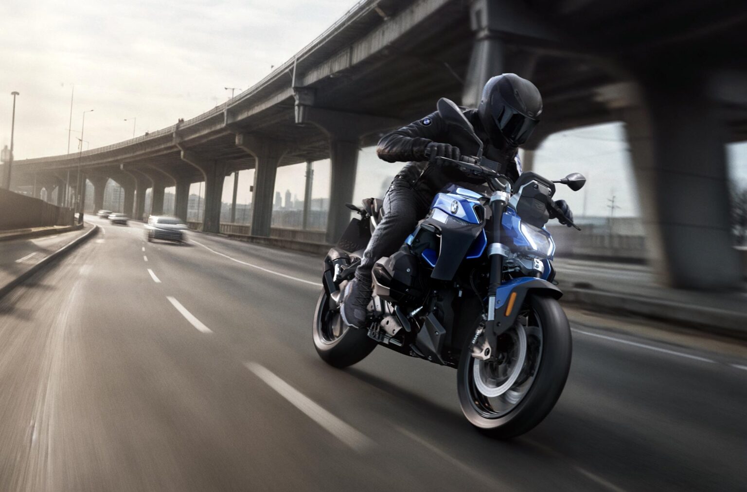2026 BMW R1300R Review | Total Motorcycle